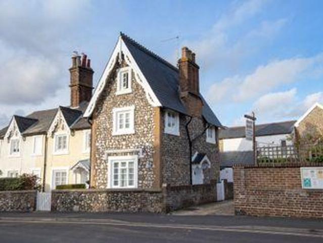 4 Bedrooms Cottage for sale in Church Street, Littlehampton BN17