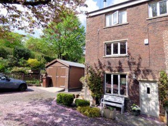 4 Bedrooms Cottage for sale in Holcombe Road, Tottington, Bury BL8