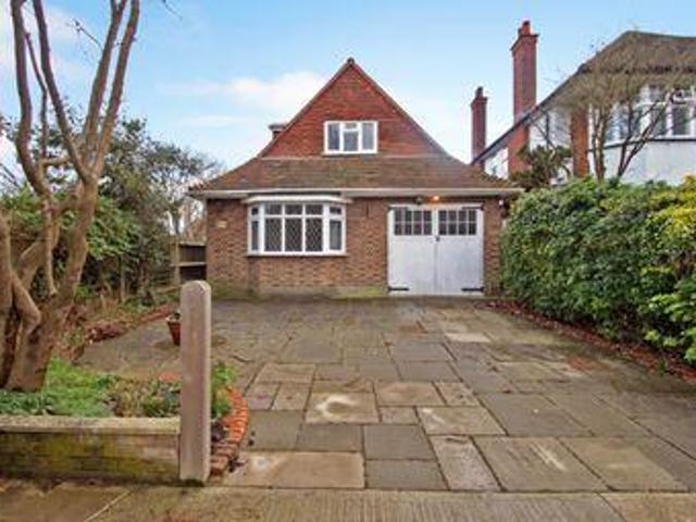 4 Bedrooms Detached bungalow for rent in Alric Avenue, New Malden KT3