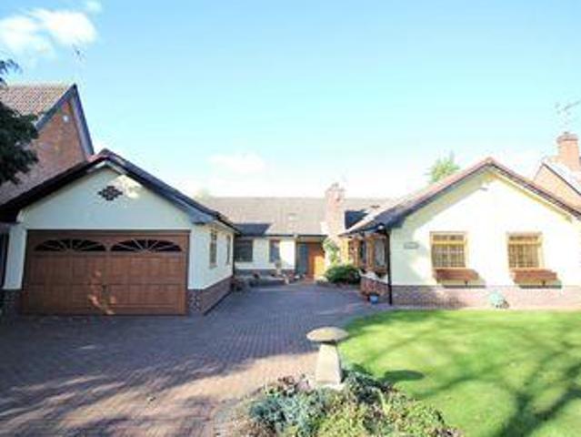 4 Bedrooms Detached bungalow for sale in Main Road, Watnall, Nottingham NG16