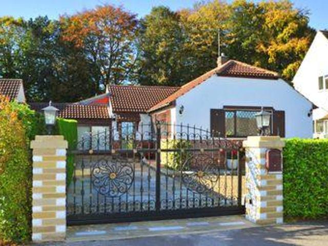 4 Bedrooms Detached bungalow for sale in Netheredge Close, Knaresborough HG5