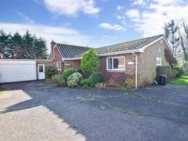 4 Bedrooms Detached bungalow for sale in Court Farm Close, Piddinghoe, Newhaven, East Sussex BN9