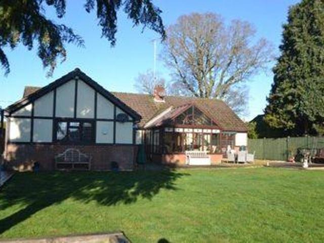 4 Bedrooms Detached bungalow for sale in Drift Road, Whitehill GU35