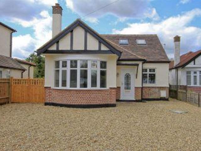 4 Bedrooms Detached bungalow for sale in Elgar Close, Ickenham UB10