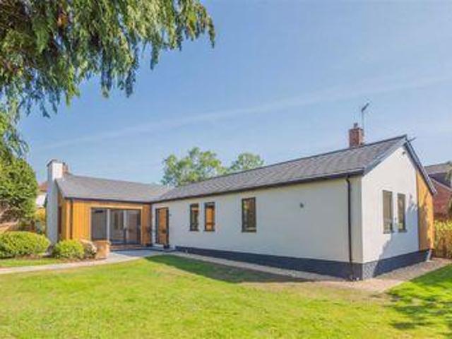 4 Bedrooms Detached bungalow for sale in Firs Drive, Harrogate, North Yorkshire HG2
