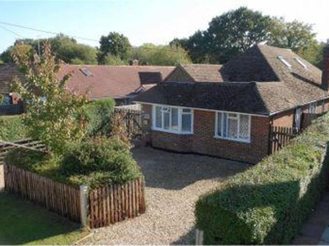 4 Bedrooms Detached bungalow for sale in Hazel Road, Ash Green GU12