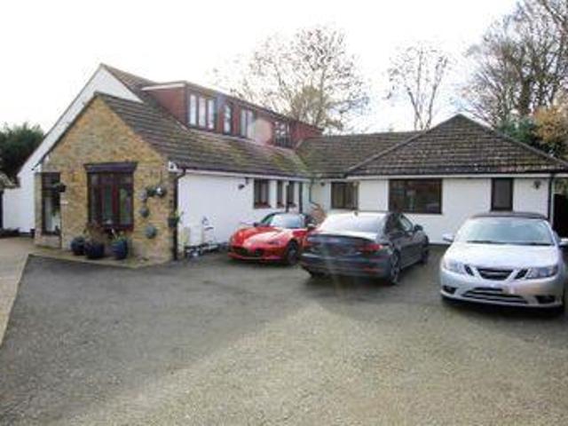 4 Bedrooms Detached bungalow for sale in Lawn Avenue, West Drayton UB7