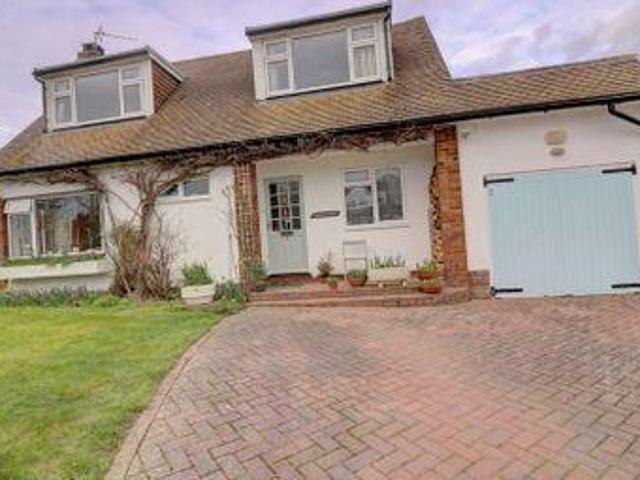 4 Bedrooms Detached bungalow for sale in Wheatfield Way, Cranbrook TN17