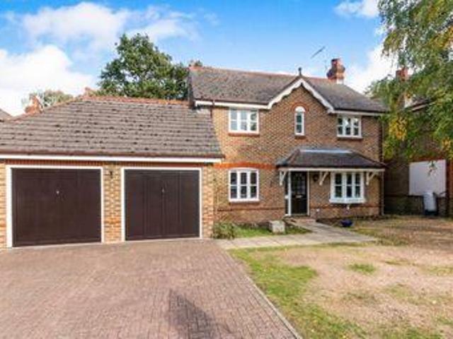 4 Bedrooms Detached house for rent in Mallards Way, Lightwater GU18