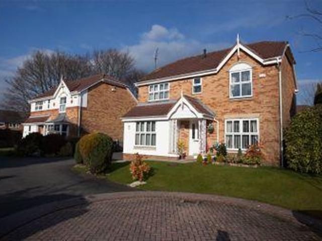 4 Bedrooms Detached house for rent in Middlethorne Court, Shadwell, Leeds LS17