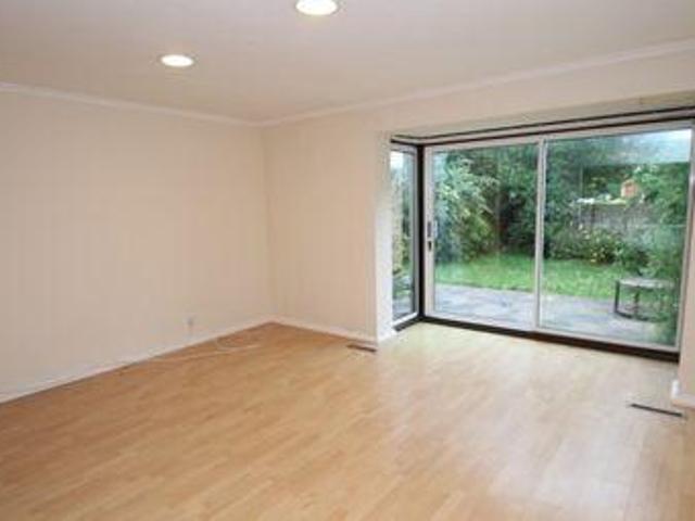 4 Bedrooms Detached house for rent in Minster Drive, Croydon CR0