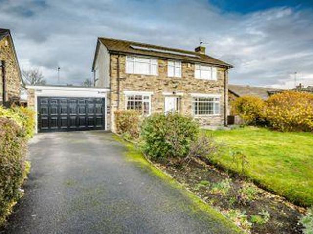 4 Bedrooms Detached house for rent in Moor Royd, Halifax HX3