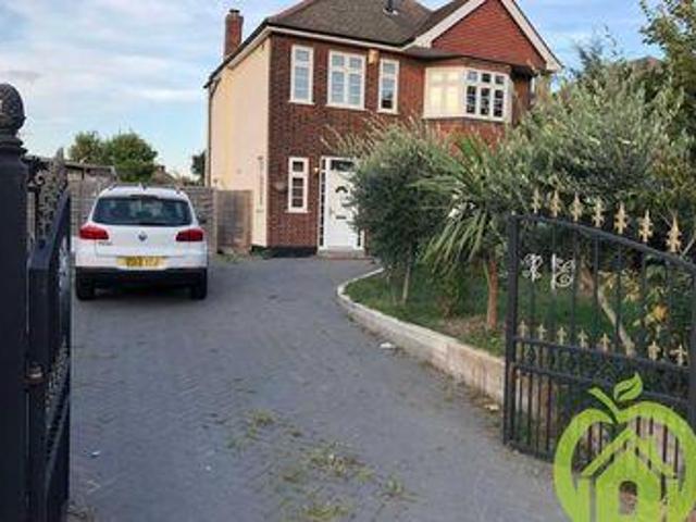 4 Bedrooms Detached house for rent in New Road, Rainham RM13