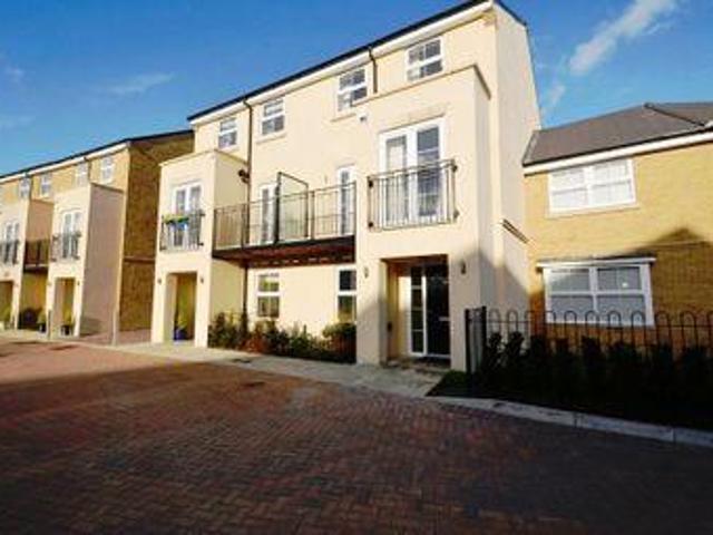 4 Bedrooms Detached house for rent in Autumn Way, West Drayton, Middlesex UB7