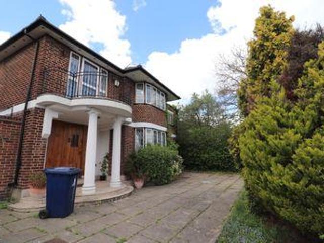 4 Bedrooms Detached house for rent in Ashbourne Road, London W5