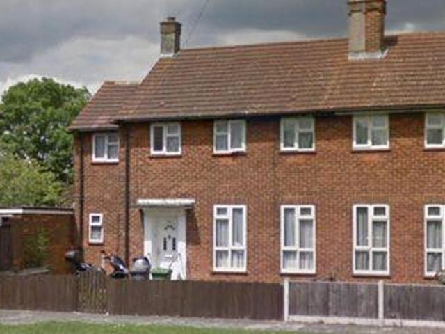 4 Bedrooms Detached house for rent in Bastable Avenue, Barking IG11