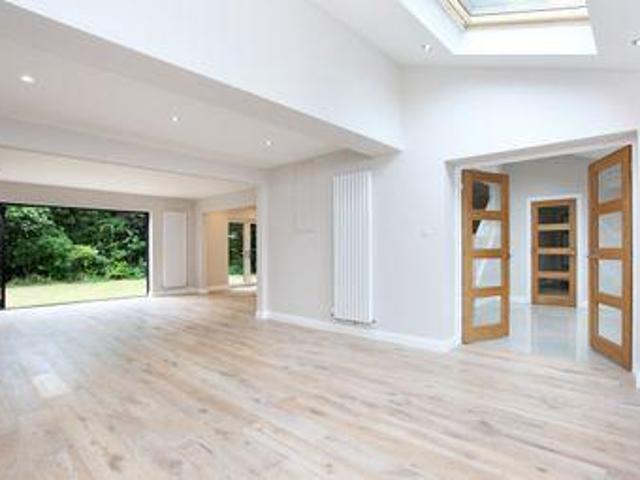 4 Bedrooms Detached house for rent in Bolton Avenue, Windsor SL4
