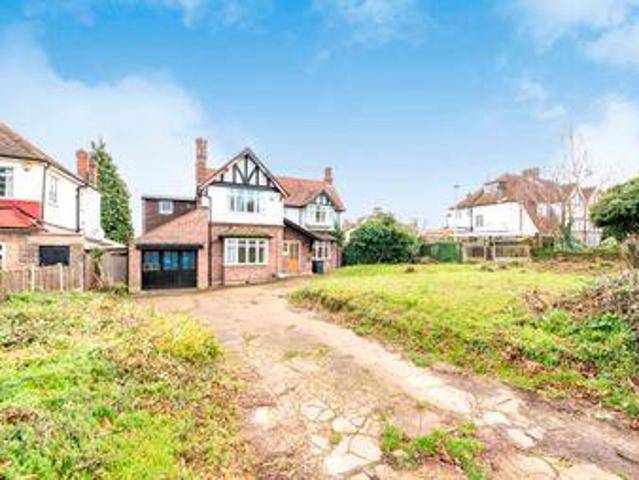 4 Bedrooms Detached house for rent in Broomhill Walk, Woodford Green IG8
