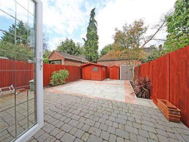 4 Bedrooms Detached house for rent in Cumbrian Gardens, London NW2