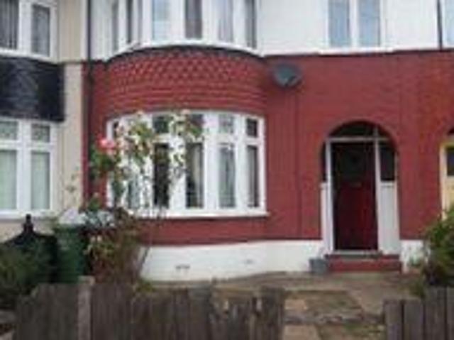 4 Bedrooms Detached house for rent in Cavendish Gardens, Barking IG11