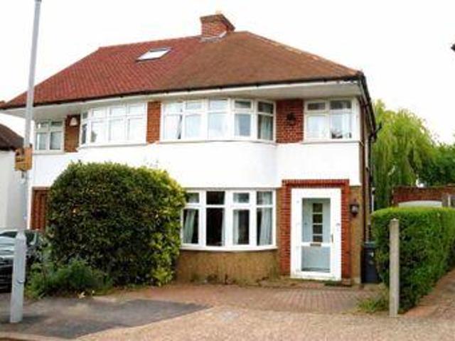 4 Bedrooms Detached house for rent in Cheyne Hill, Surbiton KT5