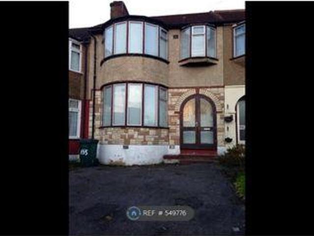 4 Bedrooms Detached house for rent in Colin Crescent, London NW9