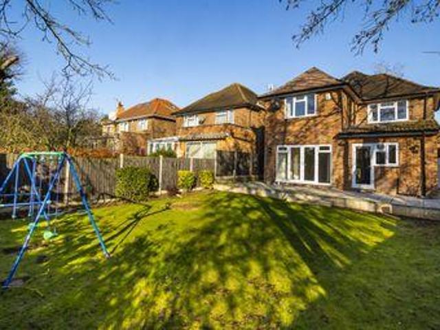 4 Bedrooms Detached house for rent in East Close, London W5