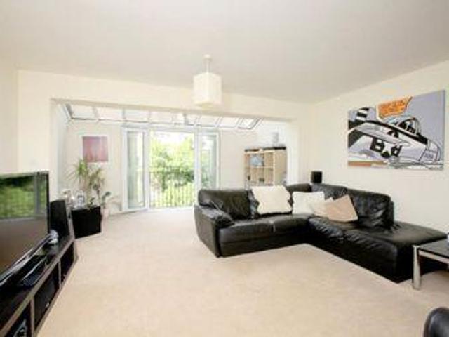 4 Bedrooms Detached house for rent in Edgar Wallace Close, London SE15