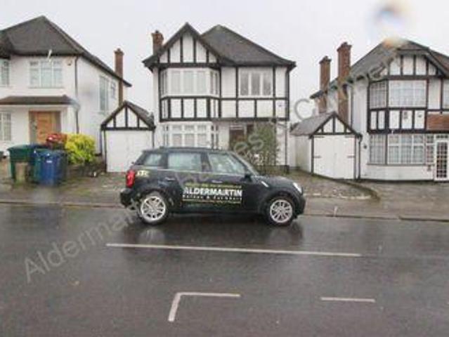 4 Bedrooms Detached house for rent in Edgeworth Avenue, London NW4