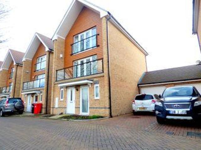 4 Bedrooms Detached house for rent in Edgeworth Close, Slough, Berkshire SL3