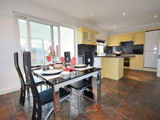 4 Bedrooms Detached house for rent in Gibbon Road, East Acton, London W3