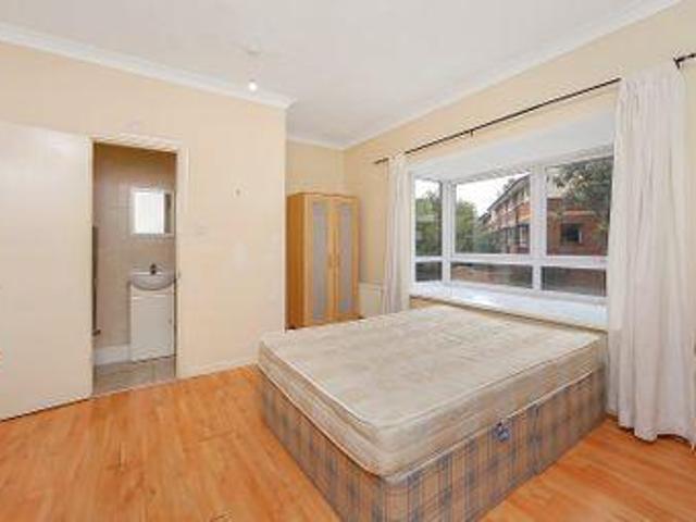 4 Bedrooms Detached house for rent in Godbold Road, West Ham / Stratford E15