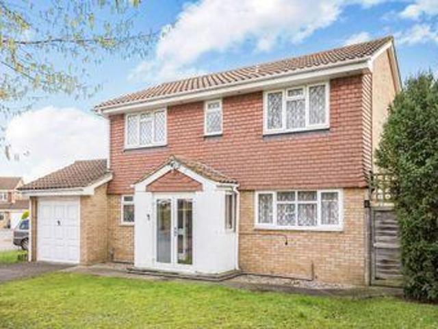 4 Bedrooms Detached house for rent in Hunters Grove, Orpington BR6