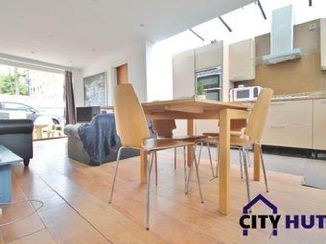4 Bedrooms Detached house for rent in Hartham Close, Hartham Road, London N7