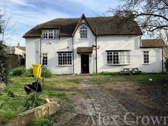 4 Bedrooms Detached house for rent in Herbert Road, London SE18