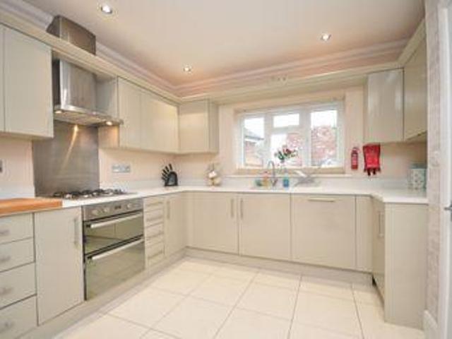 4 Bedrooms Detached house for rent in Hillground Gardens, South Croydon CR2