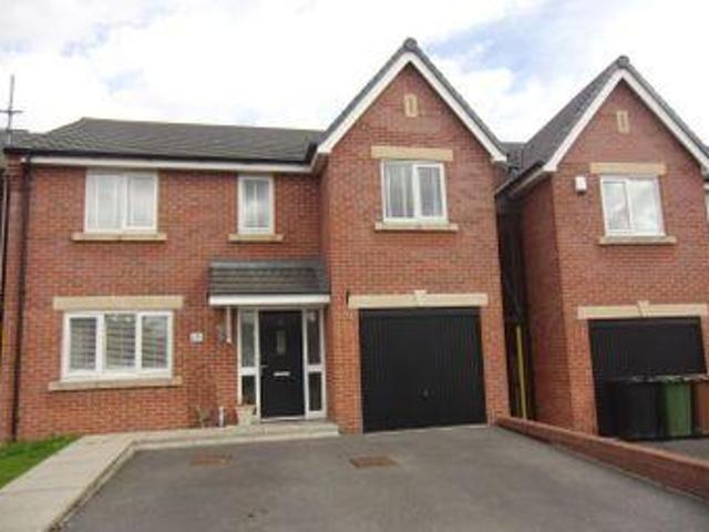4 Bedrooms Detached house for rent in Jennie Blackamore Way, Crossgates, Leeds LS15