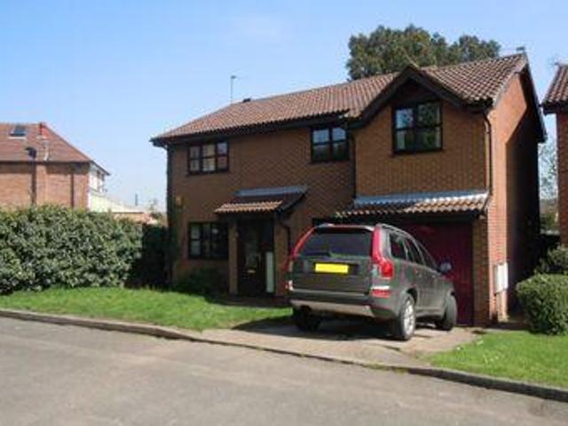 4 Bedrooms Detached house for rent in Kynance Gardens, Wilford, Nottingham NG11