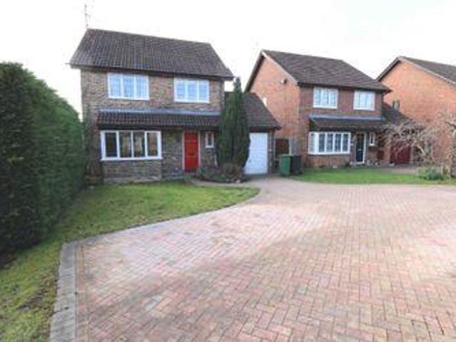 4 Bedrooms Detached house for rent in Kilburn Close, Calcot, Reading RG31
