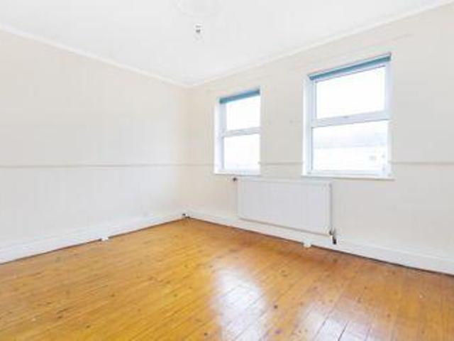 4 Bedrooms Detached house for rent in Kirkland Walk, London E8