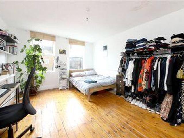 4 Bedrooms Detached house for rent in Kirkland Walk, London E8