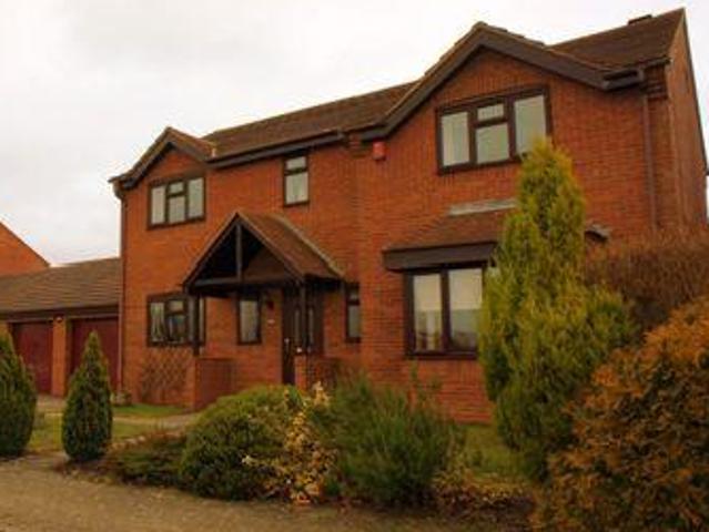 4 Bedrooms Detached house for rent in Lynmouth Crescent, Furzton, Milton Keynes MK4