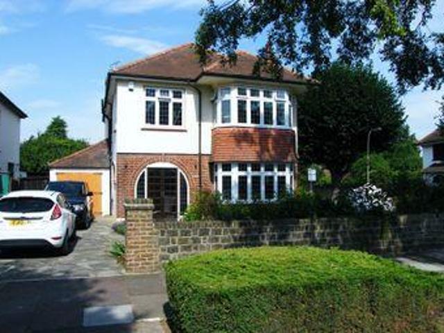 4 Bedrooms Detached house for rent in Parkanaur Avenue, Southend On Sea SS1