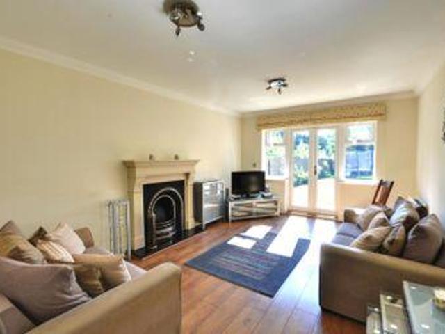 4 Bedrooms Detached house for rent in Parkfield Road, Ickenham, Uxbridge UB10