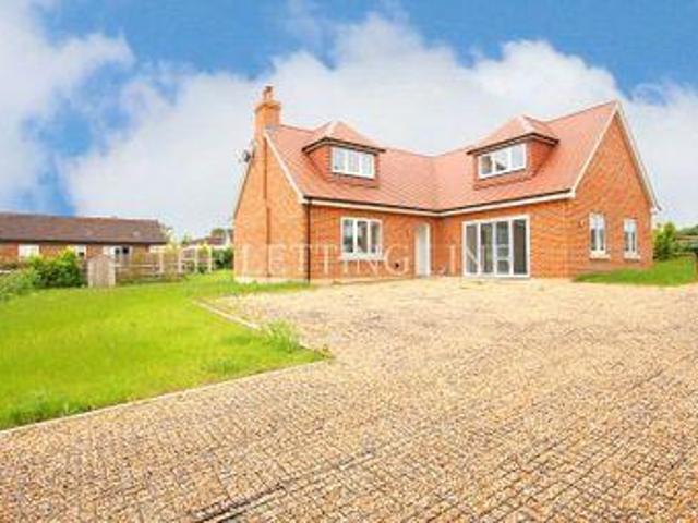 4 Bedrooms Detached house for rent in Peelers Close, Enfield EN2