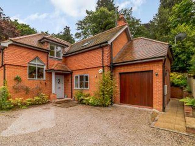 4 Bedrooms Detached house for rent in Pembroke Road, Woking GU22
