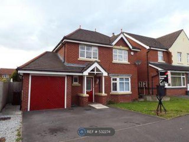 4 Bedrooms Detached house for rent in Redmere Drive, Bury BL9
