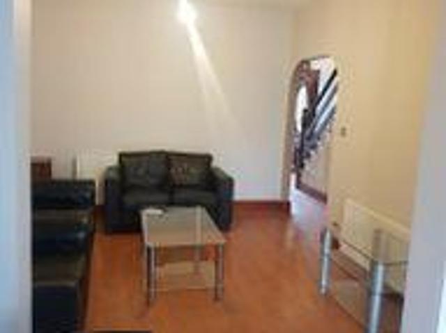 4 Bedrooms Detached house for rent in Richmond Road, Ilford IG1