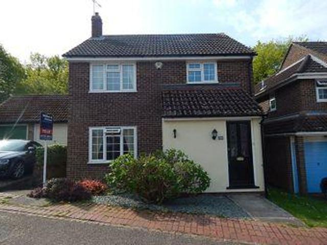 4 Bedrooms Detached house for rent in St. James Walk, Hockley SS5