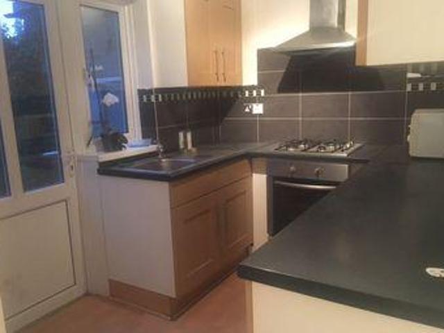 4 Bedrooms Detached house for rent in sham Avenue, London IG2